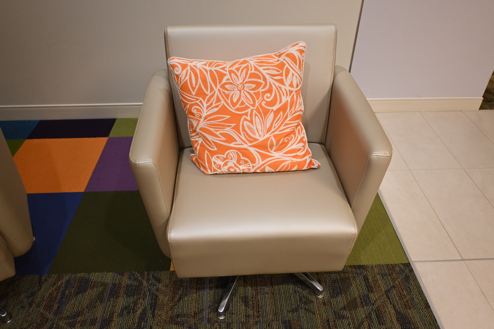 Lounge & Soft Seating Archives - Creative Business Used Furniture